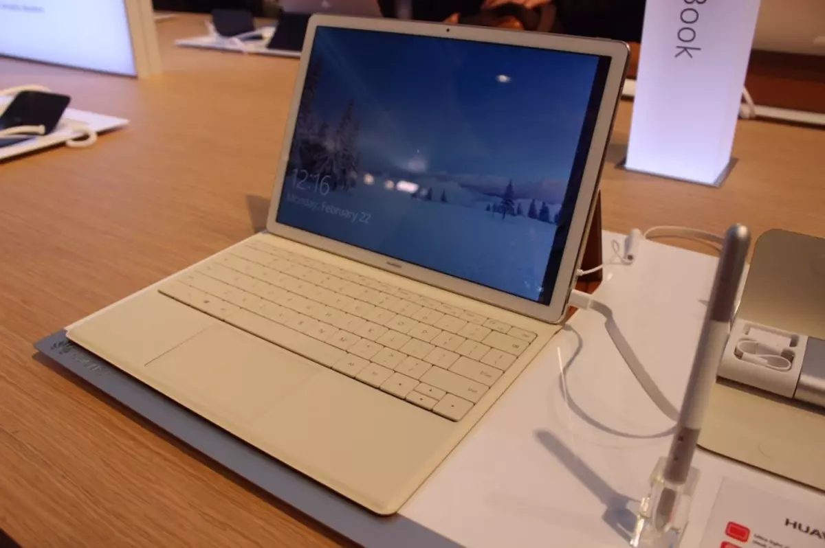 Novelties Huawei: Matebook och Honor Band Z1 32767_2