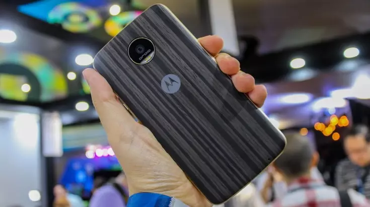 Moto Z2 Force vil returnere 3,5 mm kontakt