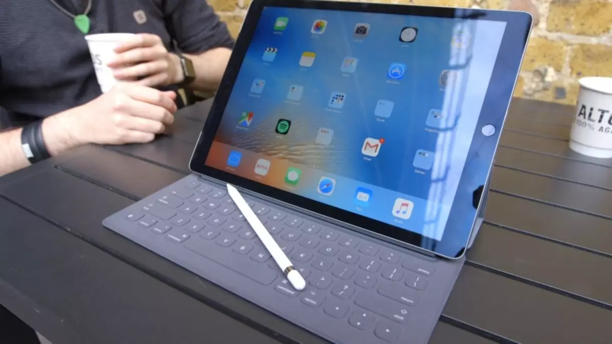 An féidir le IPad Pro ionad ríomhaire a athsholáthar?