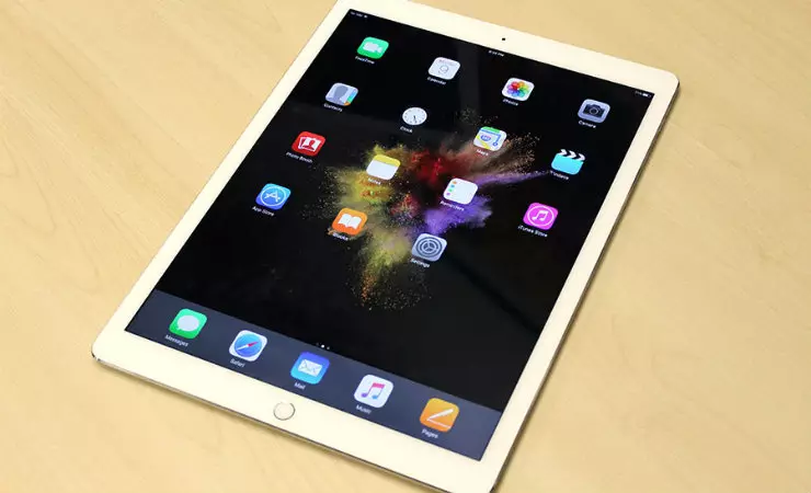 iPad Pro 화면 (9.7)은 성능과 경제 기록을 이길 것입니다.