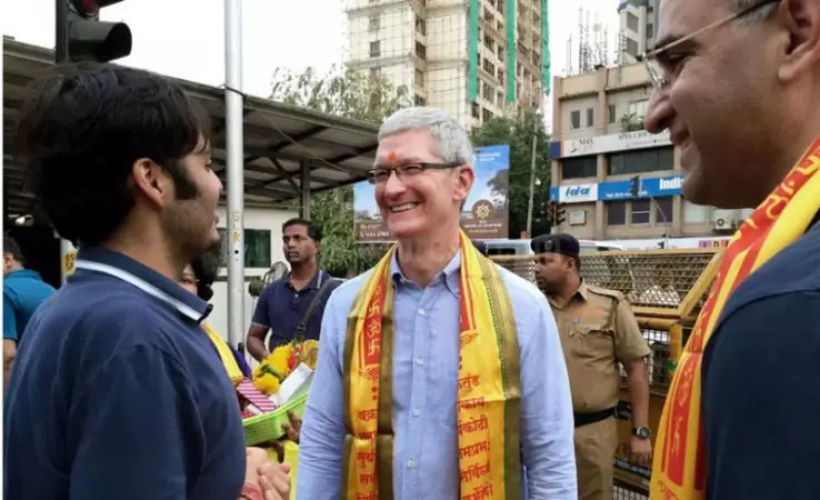 I-Tim Cook yadibana nesekela lakhe eIndiya