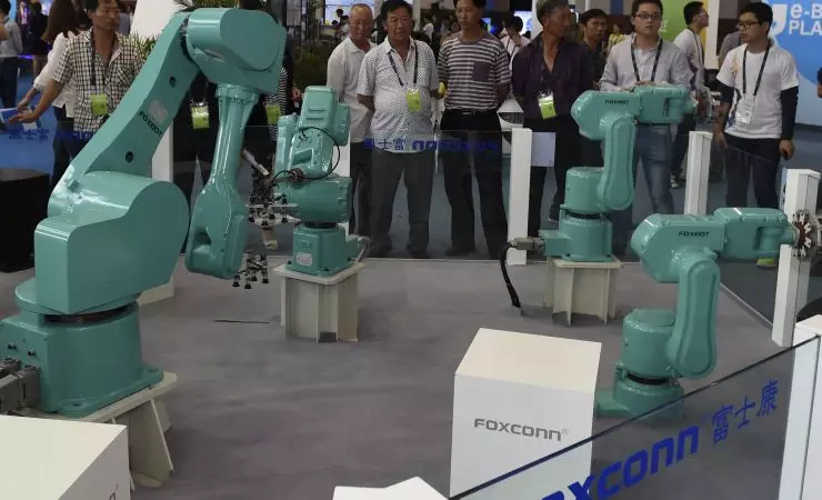 Foxconn zëvendësoi gjysmën e punëtorëve në robotë 34362_1