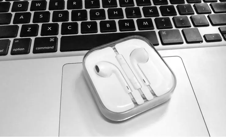 iPhone 7 wordt geleverd met EARPODS en Lightning Adapter-hoofdtelefoons