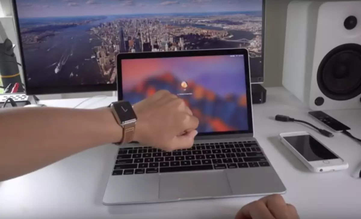 Conas a Úsáid Auto Díghlasáil le Apple Watch ar MacOS Sierra?