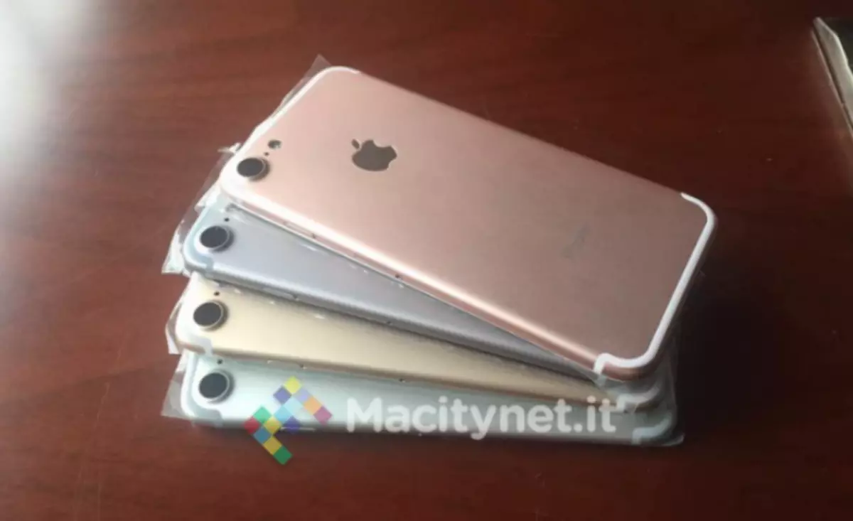 አውታረ መረቡ የ iPhone 7 ህንፃዎች አዲስ ፎቶዎች ተሞልቷል