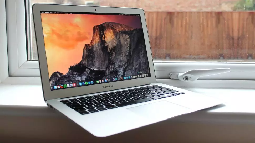 ហេតុអ្វីបានជា Apple នៅតែលក់ MacBook Pro 2012?