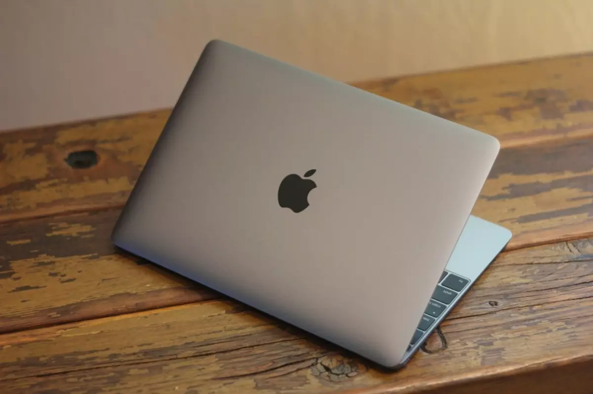 Napa Apple isih adol MacBook Pro 2012?