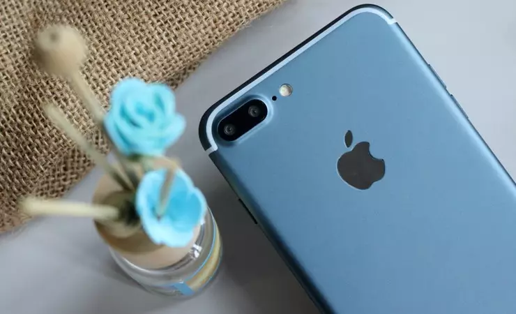 iPhone 7 en couleur bleue
