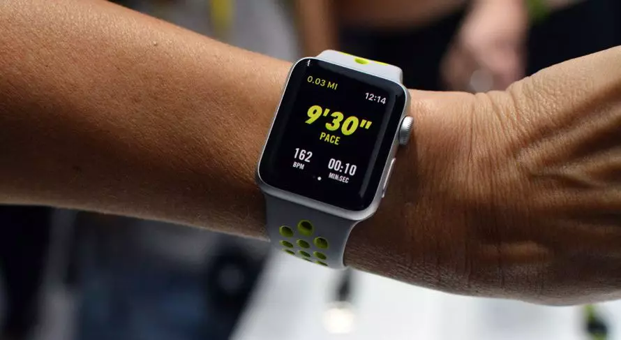 Епл повеќе не претставува Apple Watch како луксузни часови 35381_4