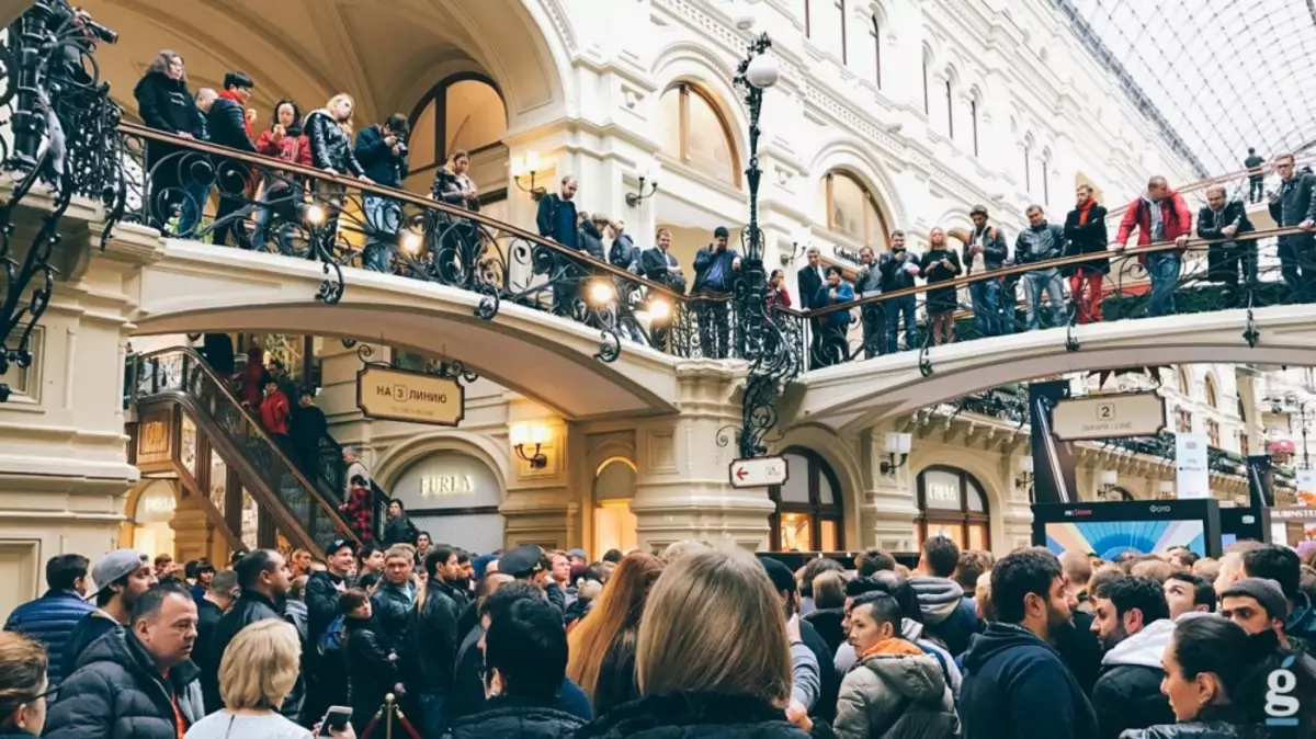 Beginning of iPhone 7 sales in Russia: gigantic queues, dealers and Moscow rain 35448_13