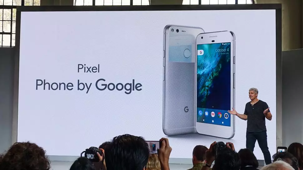 Salīdzinājums Google Pixel un Apple iPhone 7