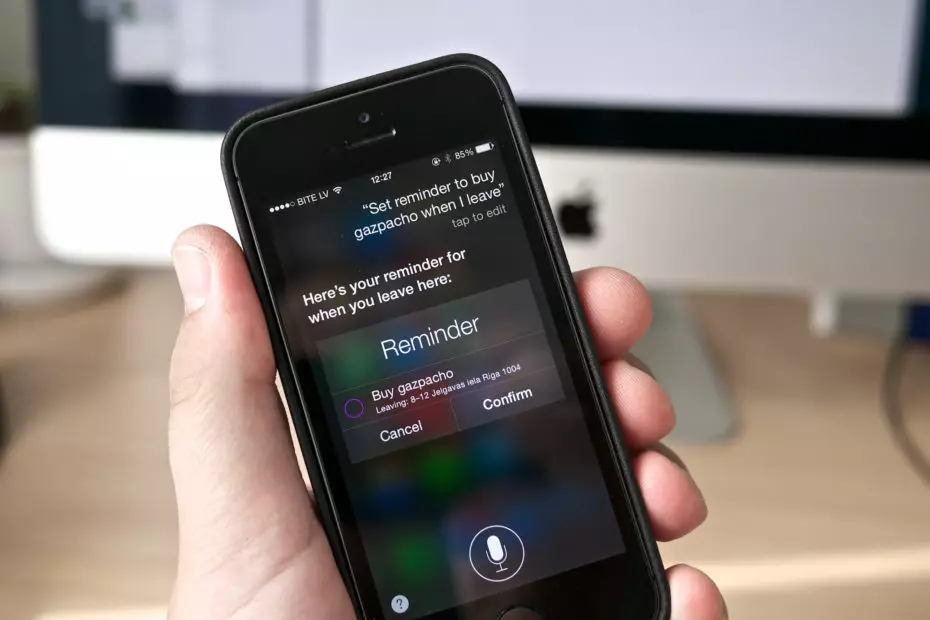 Walt Mossberg memanggil Siri 