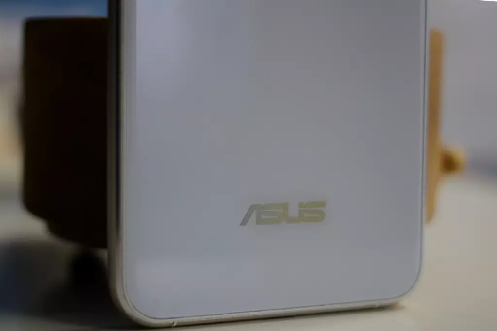 Assus Zenfone 3.