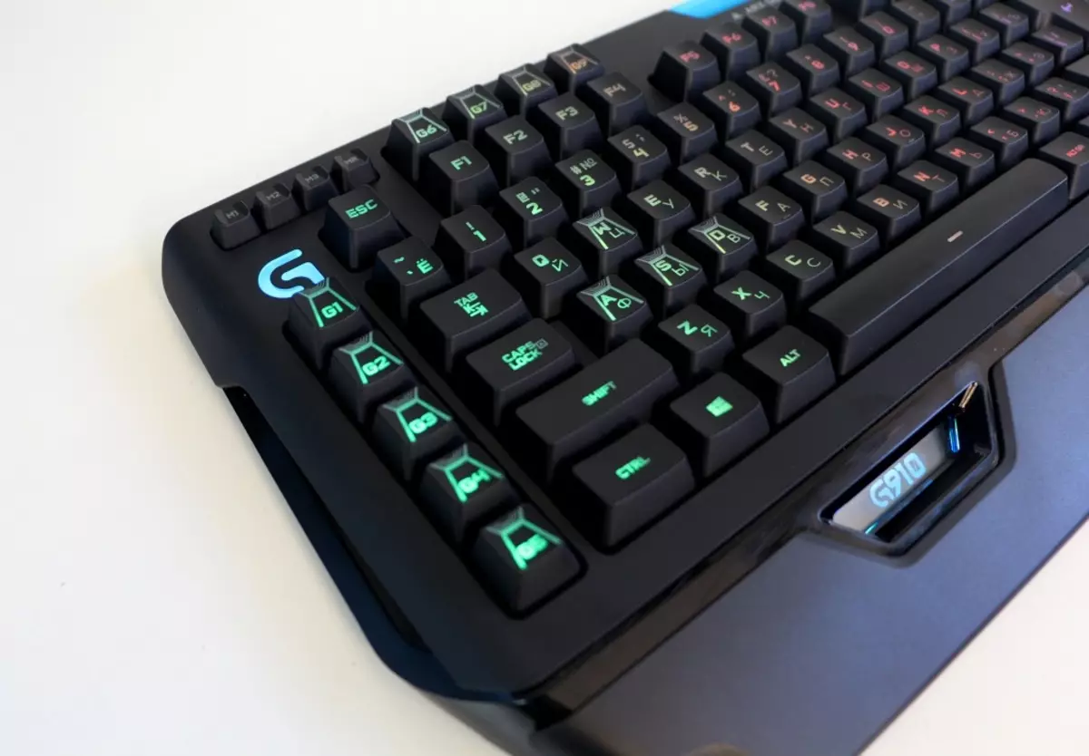 Logitech G910.