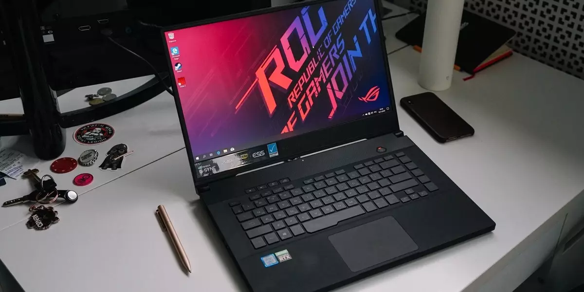 Krêft yn strikte foarmen: Laptop-oersjoch Asus Rog Zephyrus S GX502