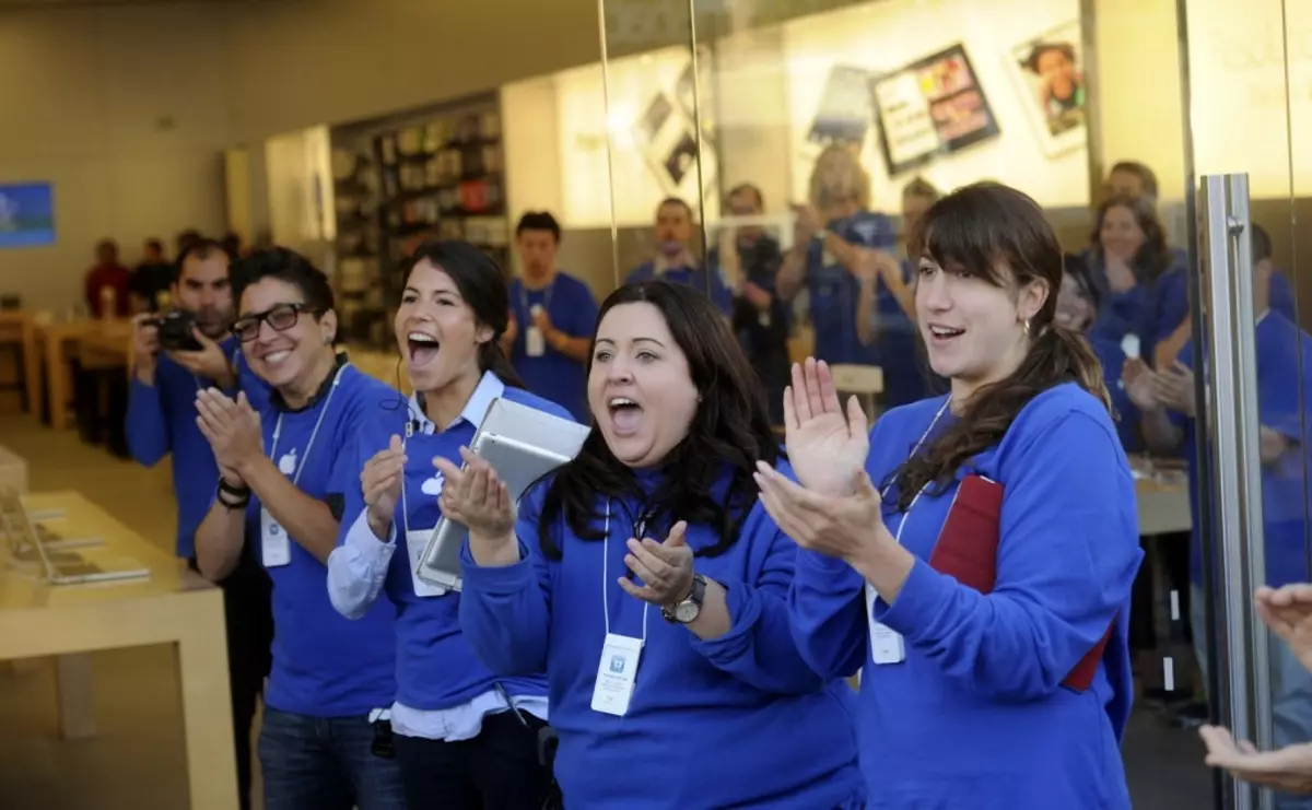 Apple Store.