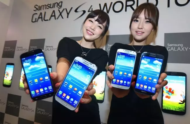 Samsung sûcdariyên di "Acceleration" Galaxy S4 de red kir