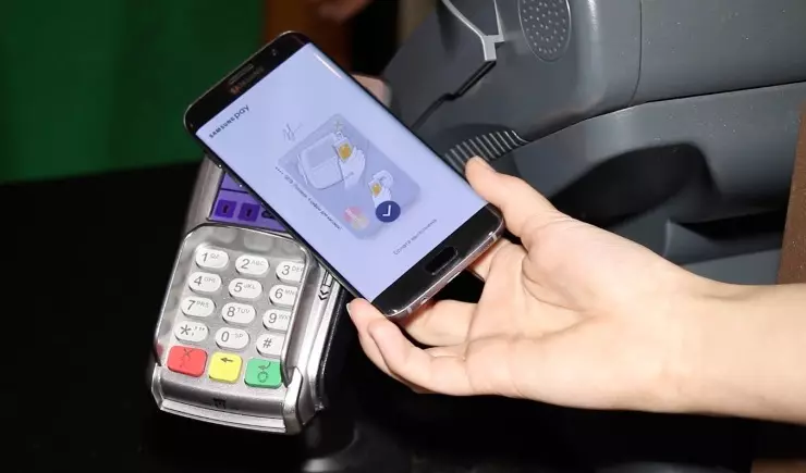 "Samsung" mokėti papildomą paramą "Visa Bank" atidarymo kortelėms