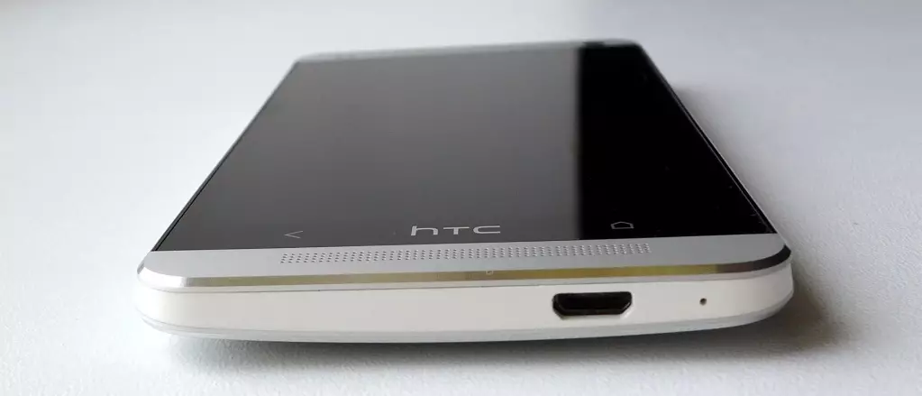 HTC One.