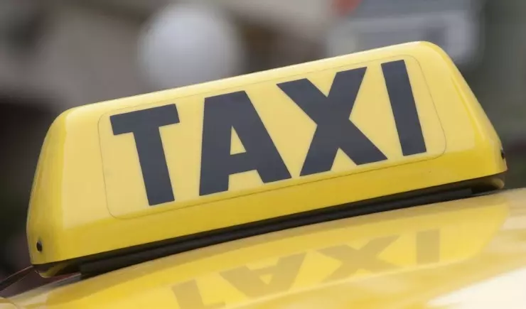 Google banned "Taxi Maxim" after a complaint about a pirate application