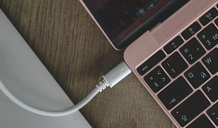 Як дадаць індыкатар зарадкі новым MacBook і іншых прылад з USB Type-C