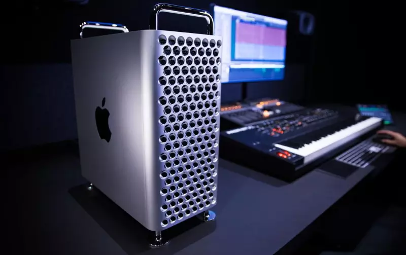 Mac Pro katika usanidi wa kiwango cha juu hupunguza rubles milioni 3.8. Chukua?