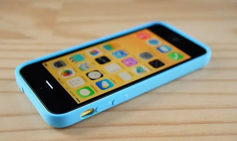 Opinions nan otè yo nan piblikasyon yo ki mennen sou iPhone 5C