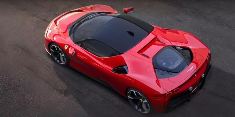 Ferrari akan melepaskan kereta elektrik pertama, tetapi anda perlu menunggu