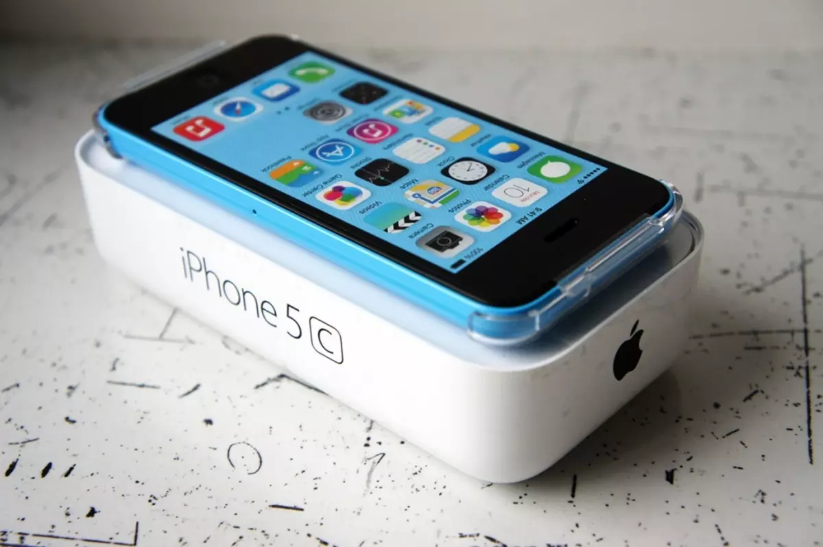 Đánh giá iPhone 5c màu xanh trên iGuides.com