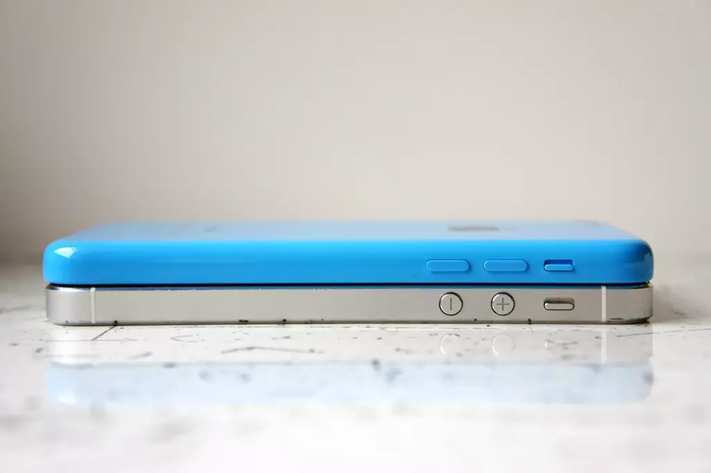 Đánh giá iPhone 5c màu xanh trên iGuides.com