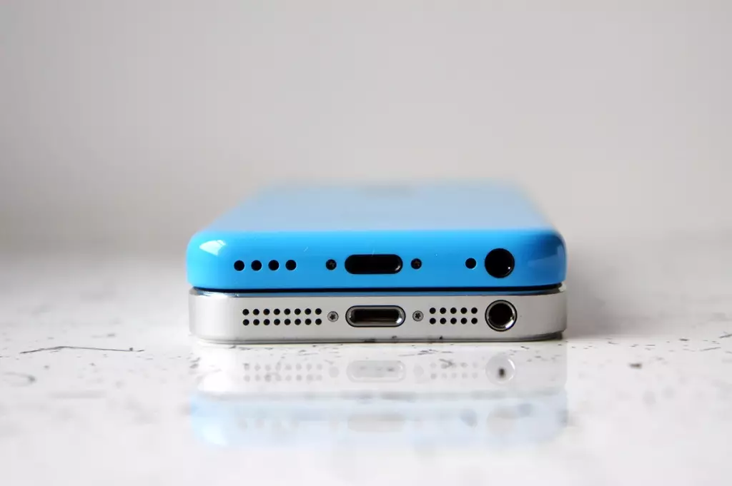 Đánh giá iPhone 5c màu xanh trên iGuides.com