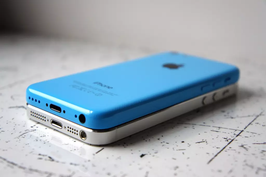 Đánh giá iPhone 5c màu xanh trên iGuides.com