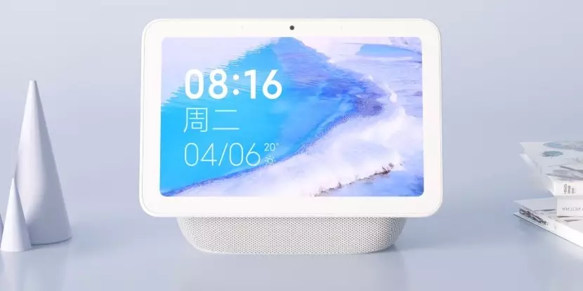 Xiaomi a introdus un dispozitiv pentru o casă "Smart" - MI AI Touckscreen Speaker Pro 8