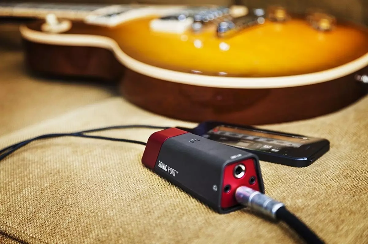 How to connect the guitar to the iPhone