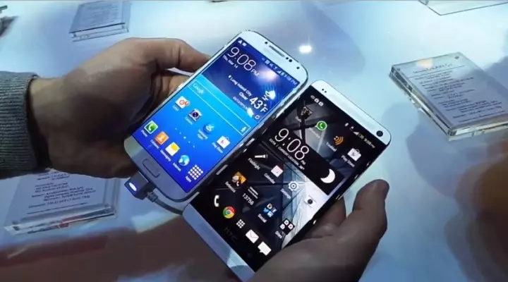 Samsung Galaxy S4 na HTC One