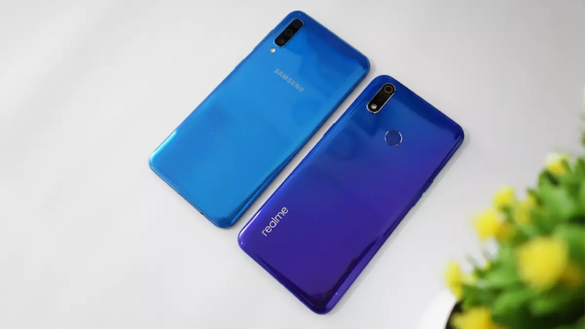 Rega rata-rata smartphone ing Rusia yaiku 16,5 ewu rubel. 5 piranti paling apik kanggo dhuwit iki 4513_7