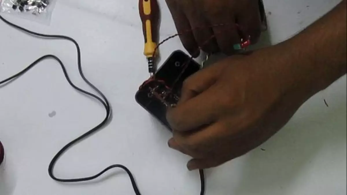 Ako pridať USB reproduktory LED podsvietenie 4828_3
