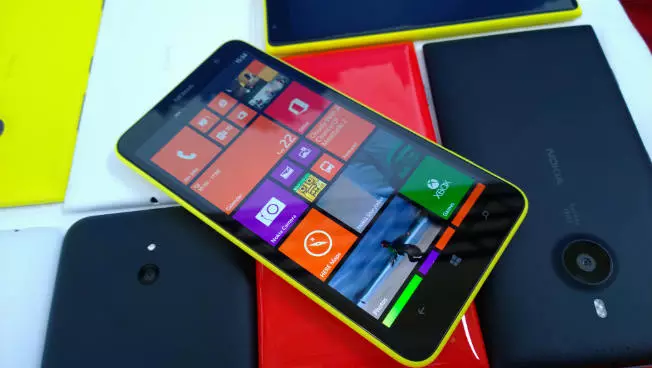 諾基亞Lumia 1320。