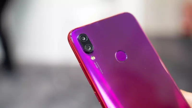 Xiaomi pe „Pure“ Android și alte cele mai bune 3 smartphone-uri de până la 12 mii de ruble 5160_3