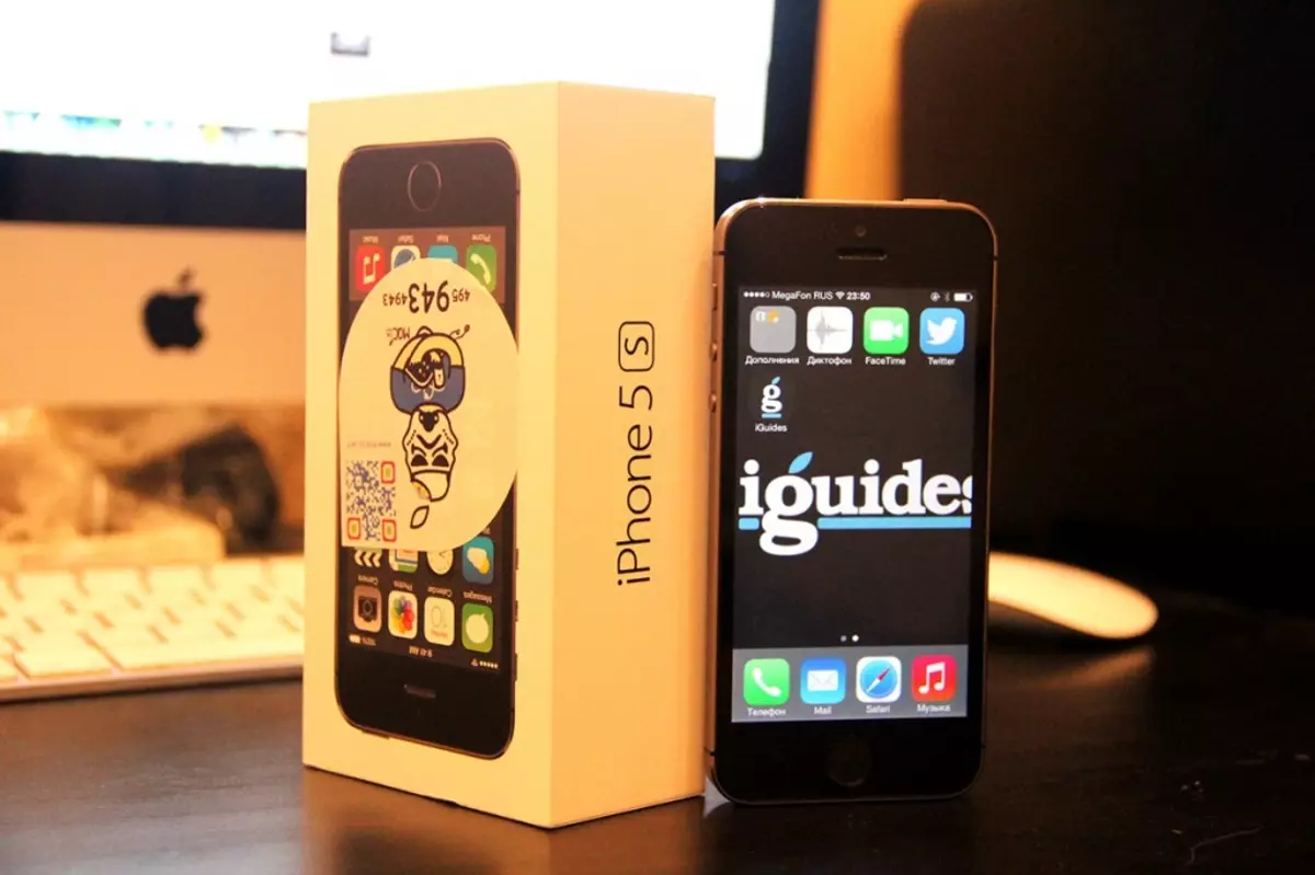 Iguides.ru- ൽ iPhone5s അൺപാക്ക് ചെയ്യുക