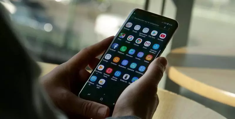 Galaxy S9 ve S9 + Android Pastası için yeni bir kabuklu bir ui ile çıktı
