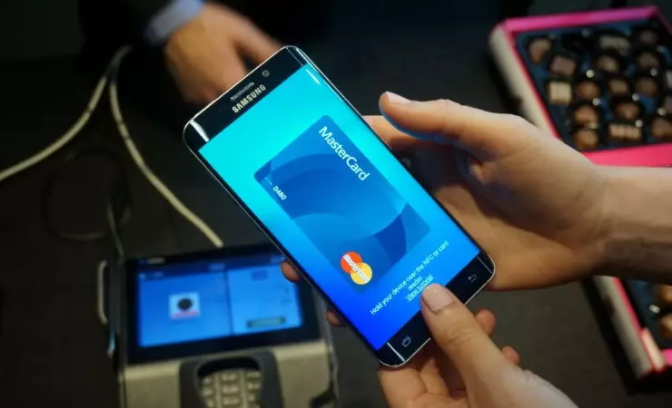 Kynnt Samsung Pay Mini