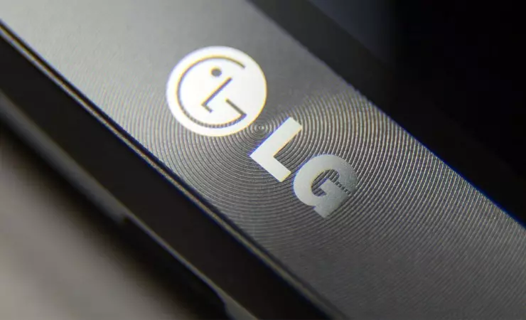 LG patentiertes Smartphone mit dem Bildschirm umwickelt