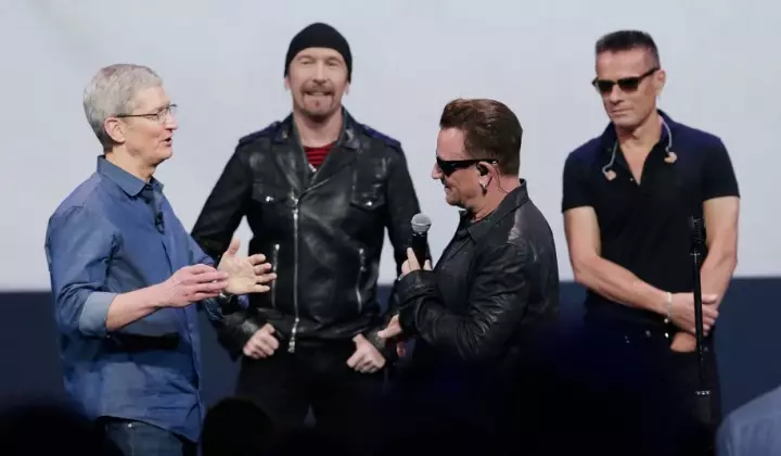 Apple a U2.