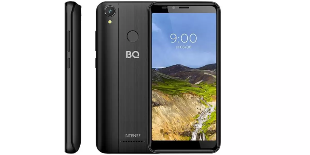 BQ သည် iPhone သုံးခုနှင့်တူသောစမတ်ဖုန်းကိုပြသခဲ့သည်။ အခြား gadgets များကိုစွဲချက်တင်ထားသည်