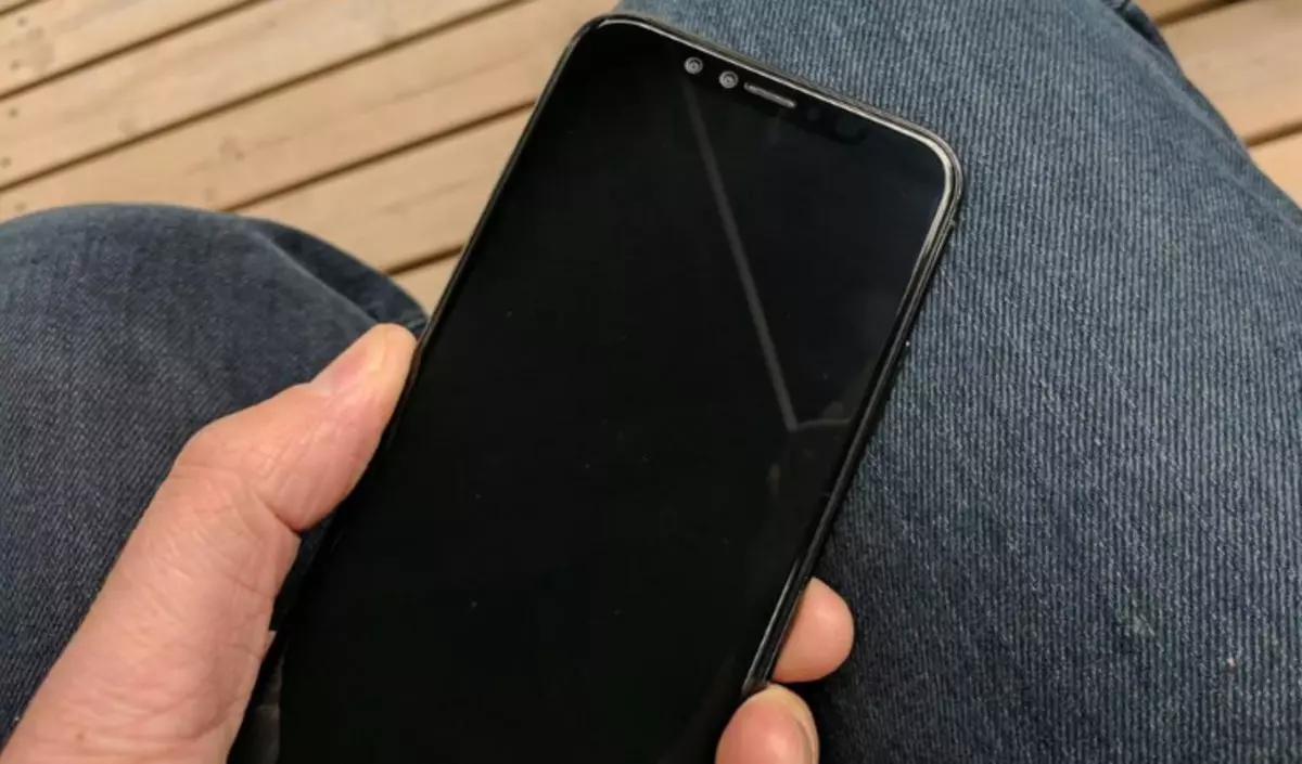 Forbes destnîşan kir ku iPhone 8 dê çawa xuya bike 7584_1