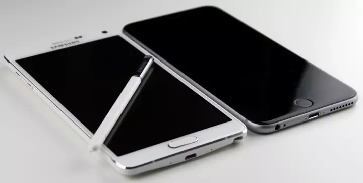 iPhone 6 Плус и Galaxy Забелешка 4