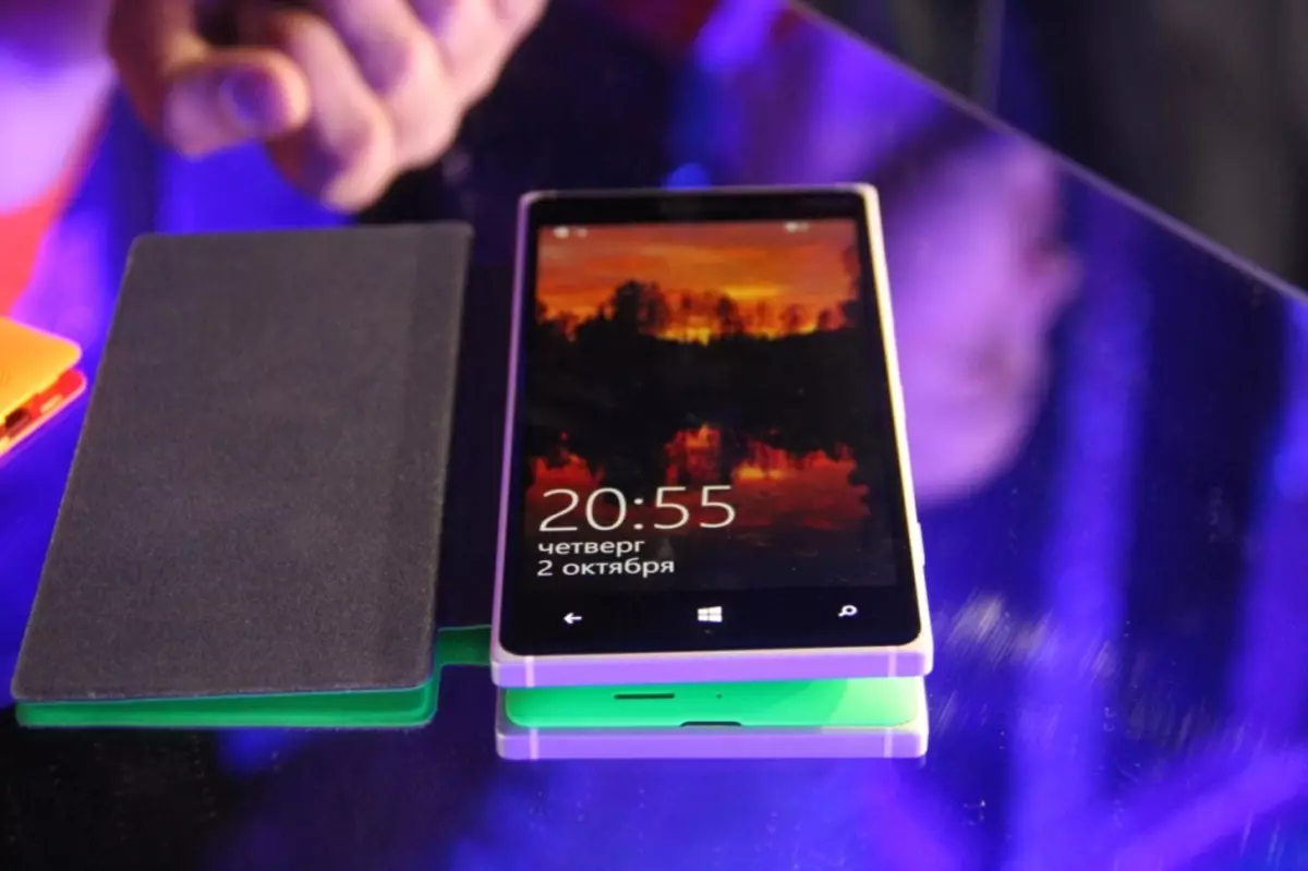 Lumia 830.